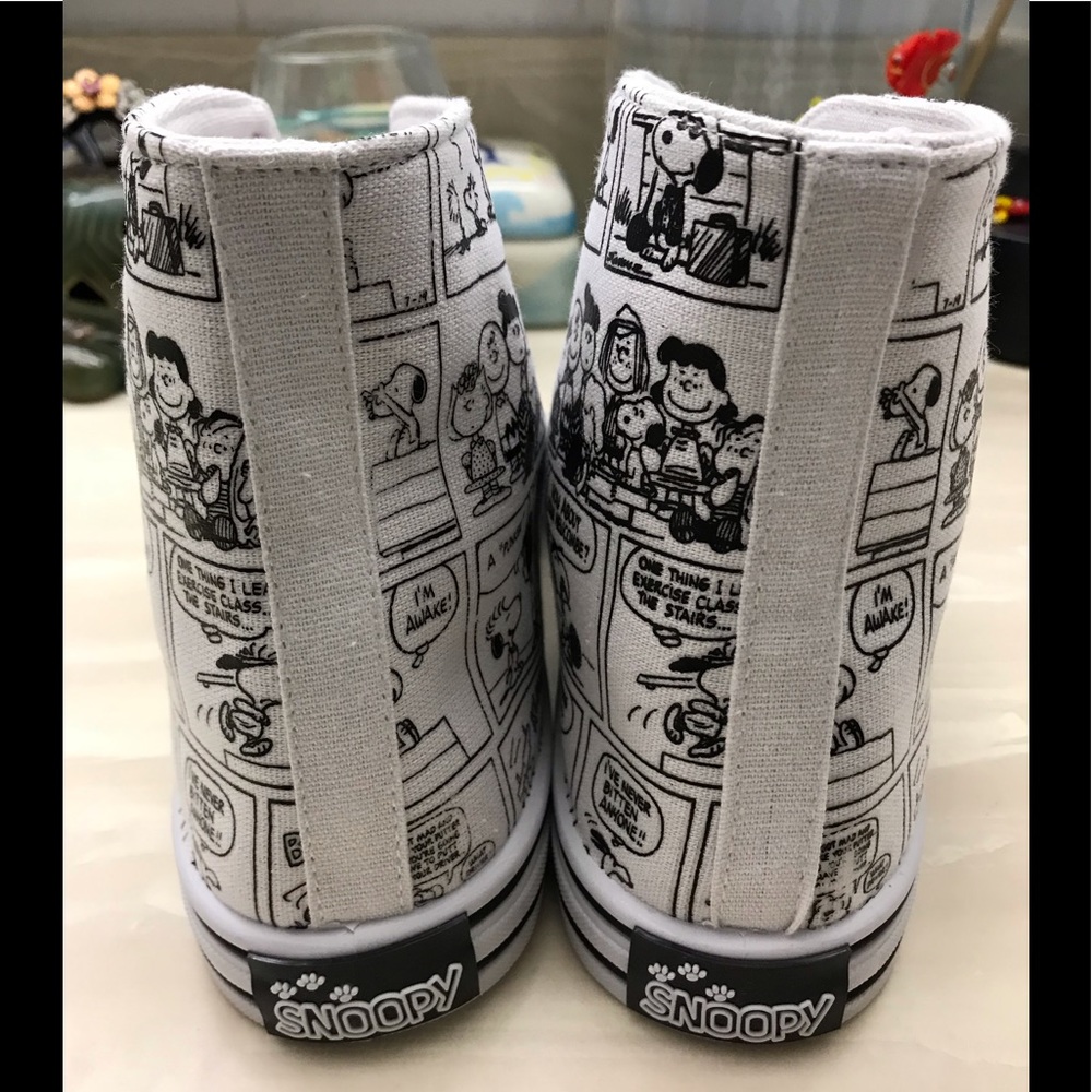Snoopy Canvas High Top Sneakers (Comic Strips) - Gem
